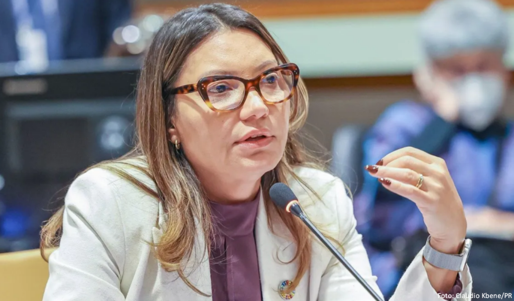 Janja: "Até quando a gente vai ver gente bebendo detergente contaminado ...
